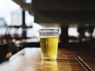 Karaoke de Cold Beer Calling My Name - Vídeo con letra - Luke Combs