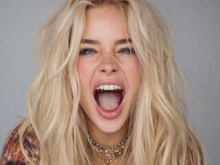 Karaoke Leave Me Alone - Video with Lyrics - Reneé Rapp