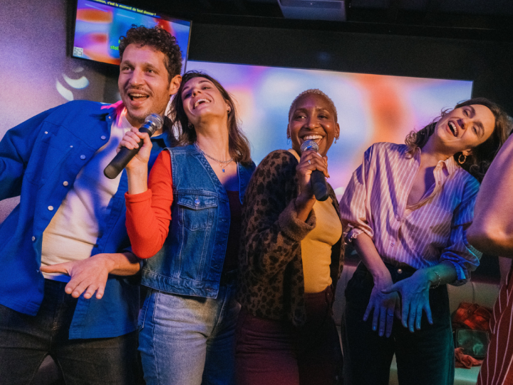 Singing Without Straining Your Voice: Expert Tips